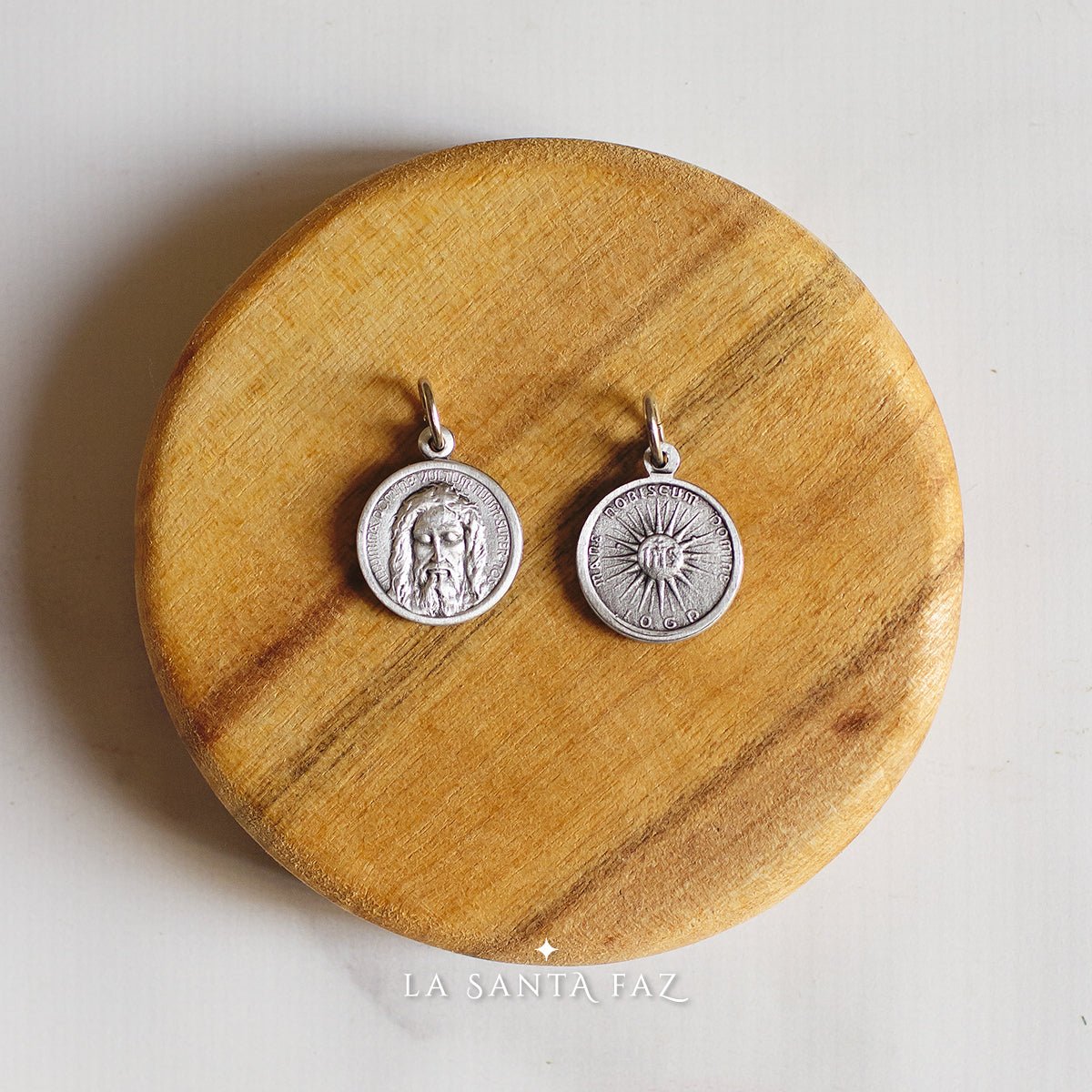 Medalla Divino Rostro de Jesús - Aluminio con acabado de plata – La ...